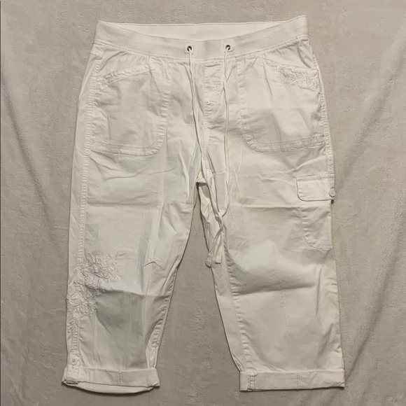 Terra & Sky | Pants & Jumpsuits | Terra Sky Capris 4w White Floral ...